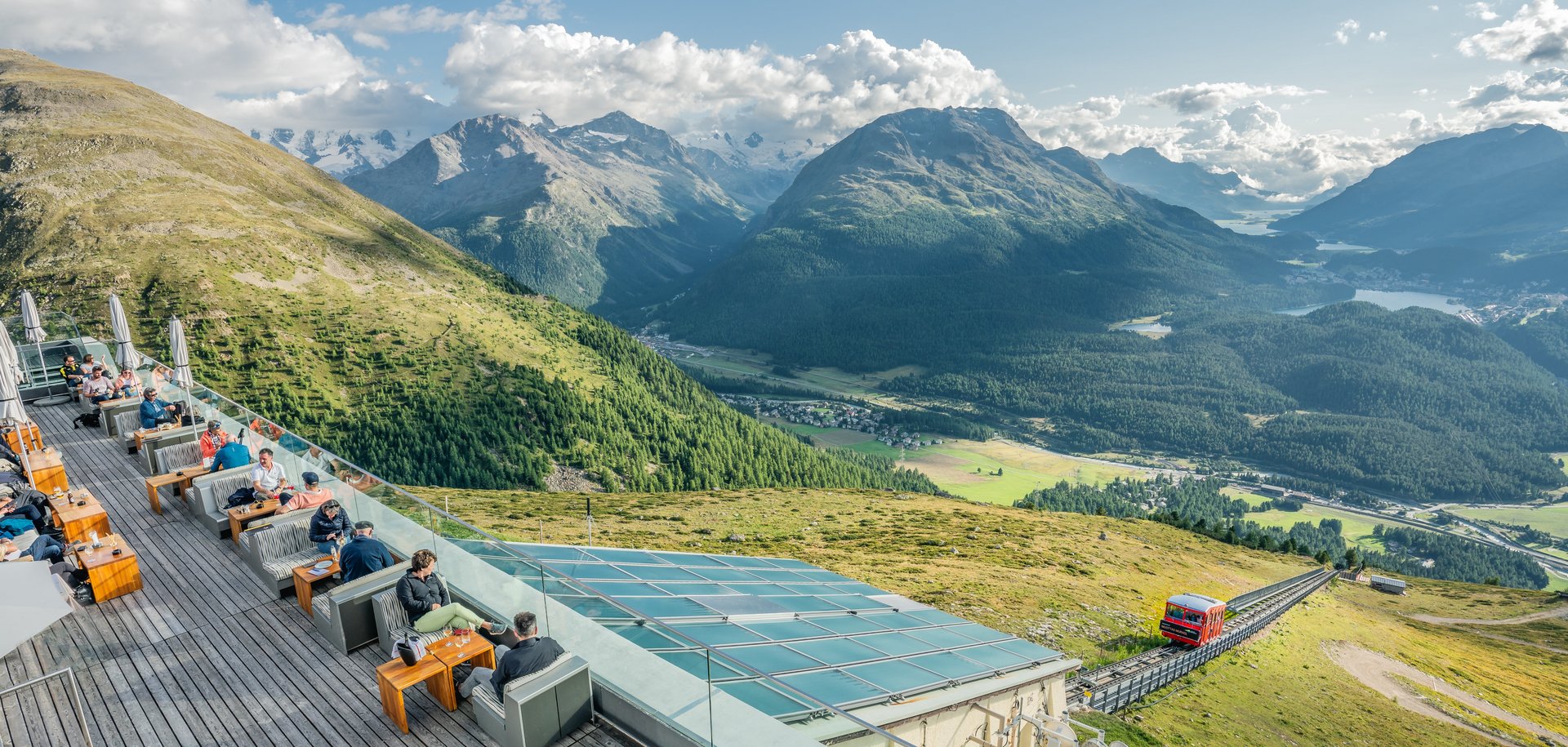 Sonnenterrasse mit Ausblick | Romantik Hotel Muottas Muragl
